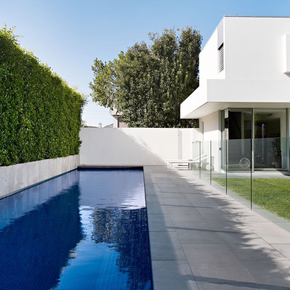 Premium Bluestone Pool Coping – Stunning Seamless Finish